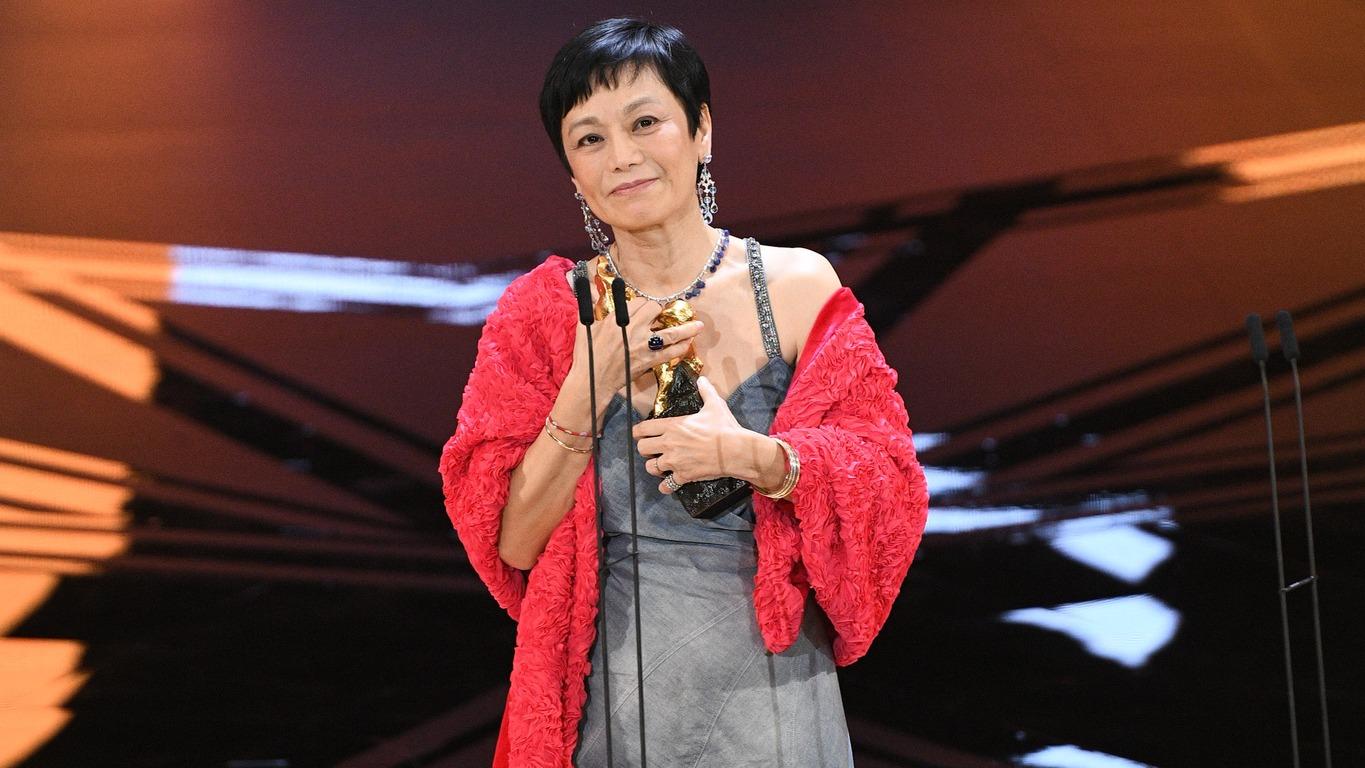 金馬獎2022｜張艾嘉憑《燈火闌珊》封后 盼繼續拍電影不言休 | am730